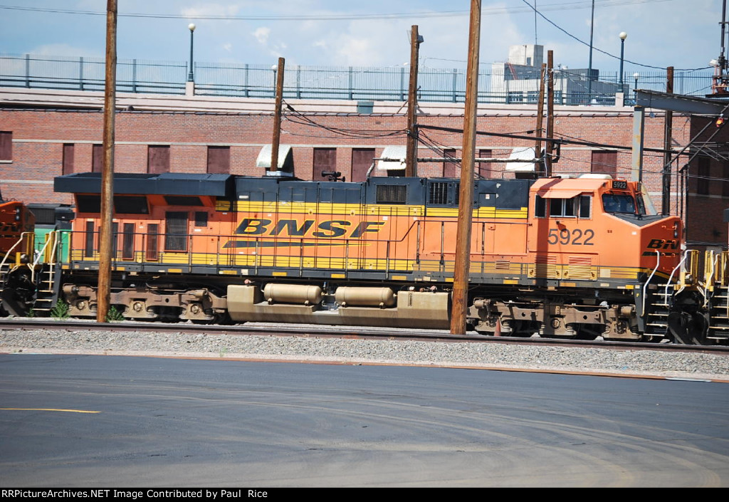 BNSF 5922